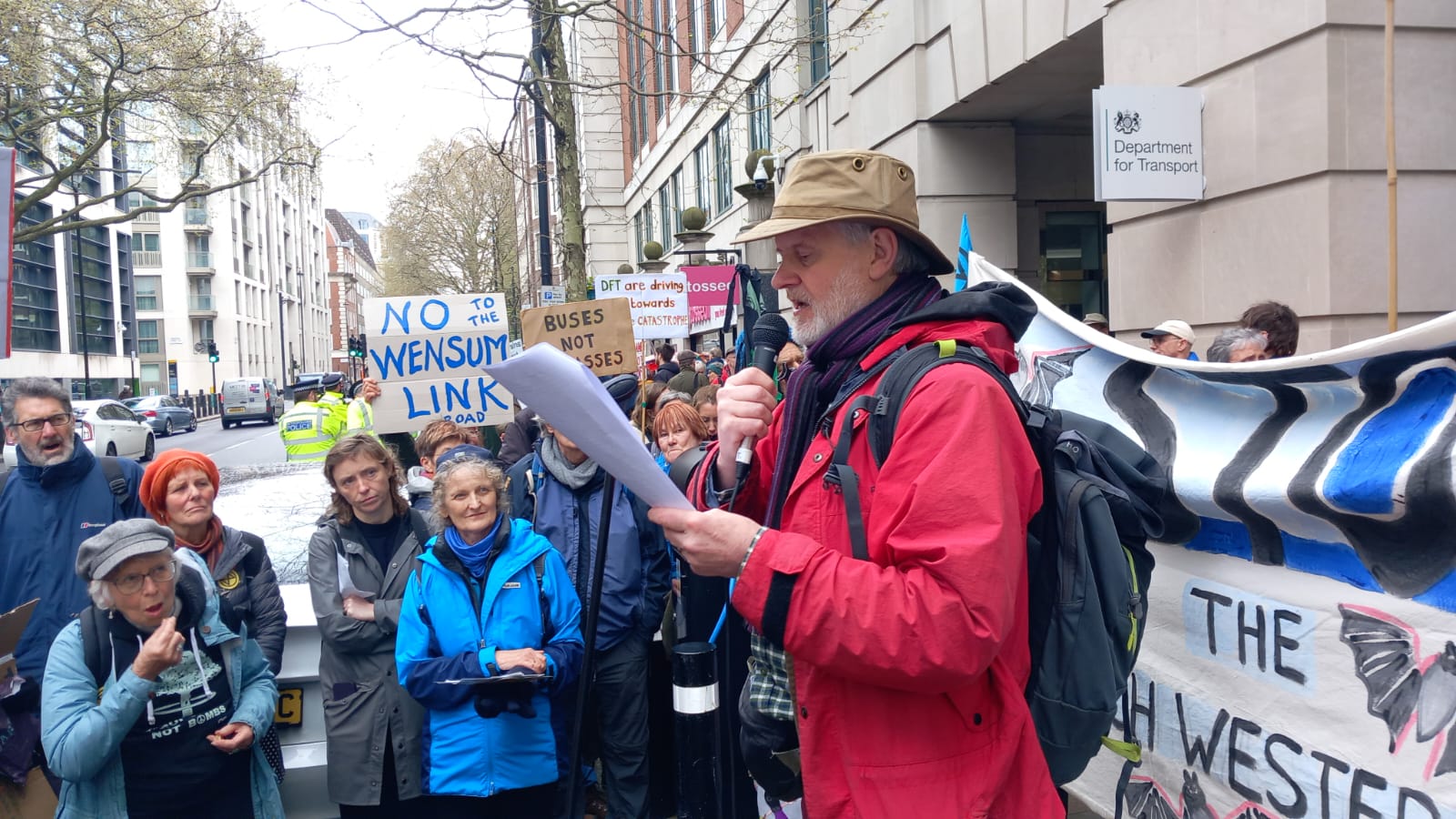 Sir David King and Chris Packham support roads climate legal challenge ...